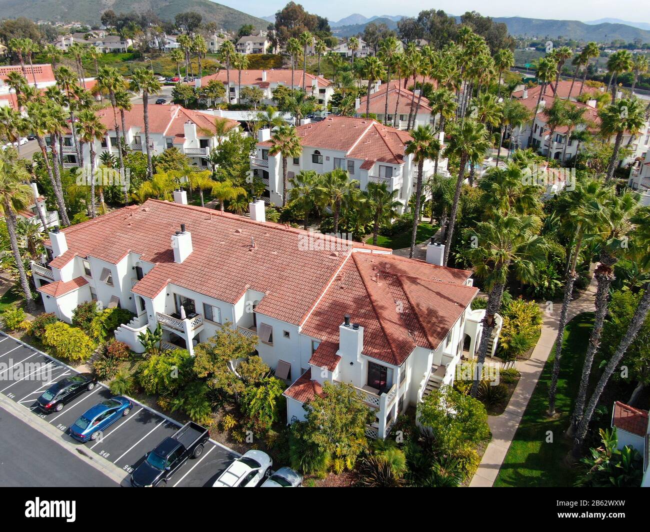 California aerial housing white roof hi-res stock photography and ...