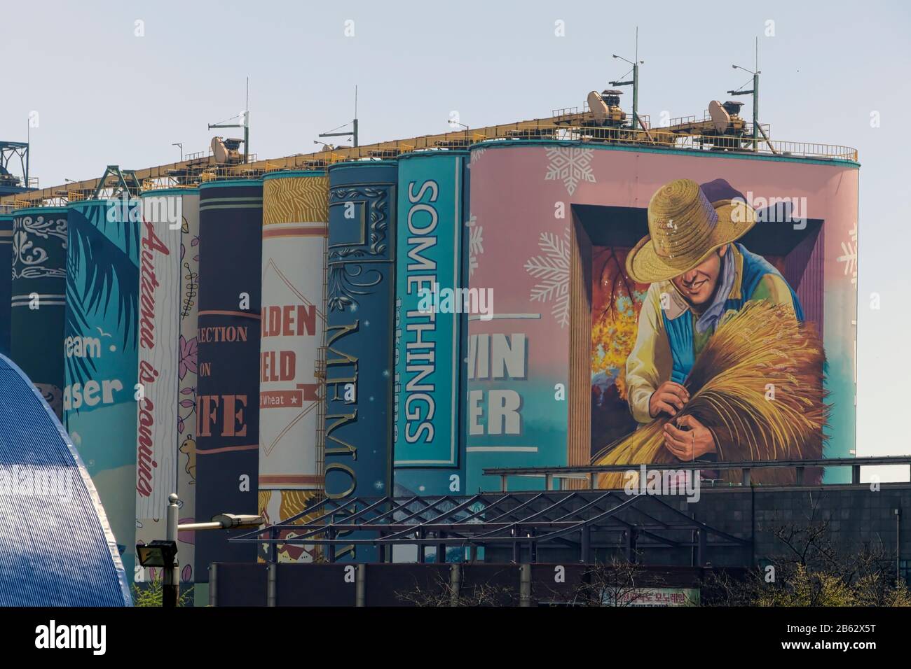 Grain terminal in incheon harbour hi-res stock photography and images ...