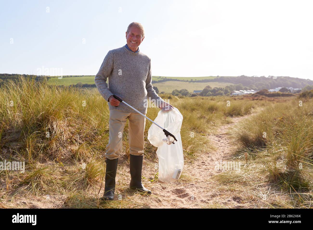 Litter picker man hi-res stock photography and images - Alamy