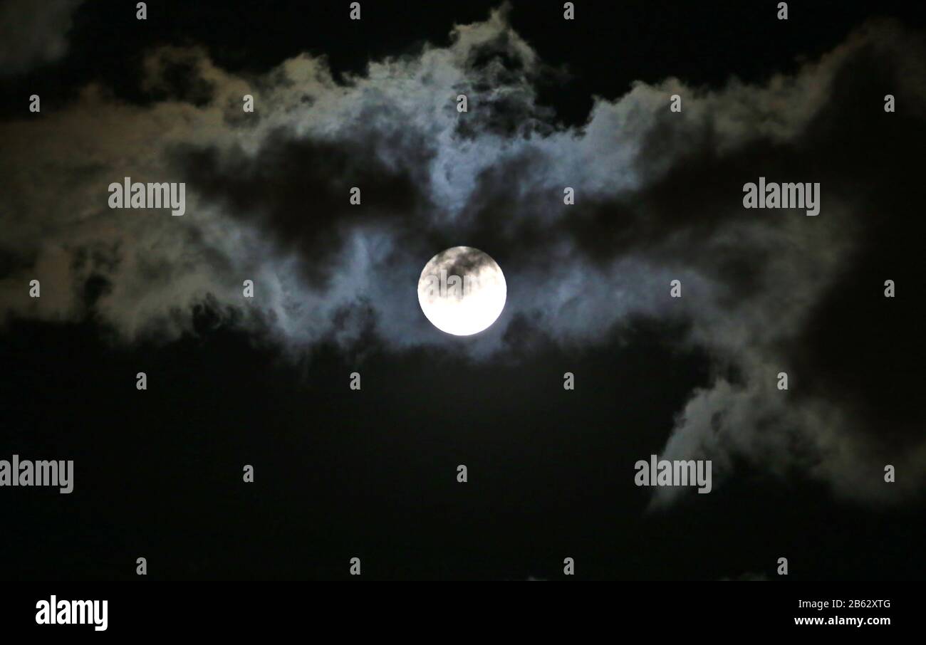 Spooky full moon hi-res stock photography and images - Alamy