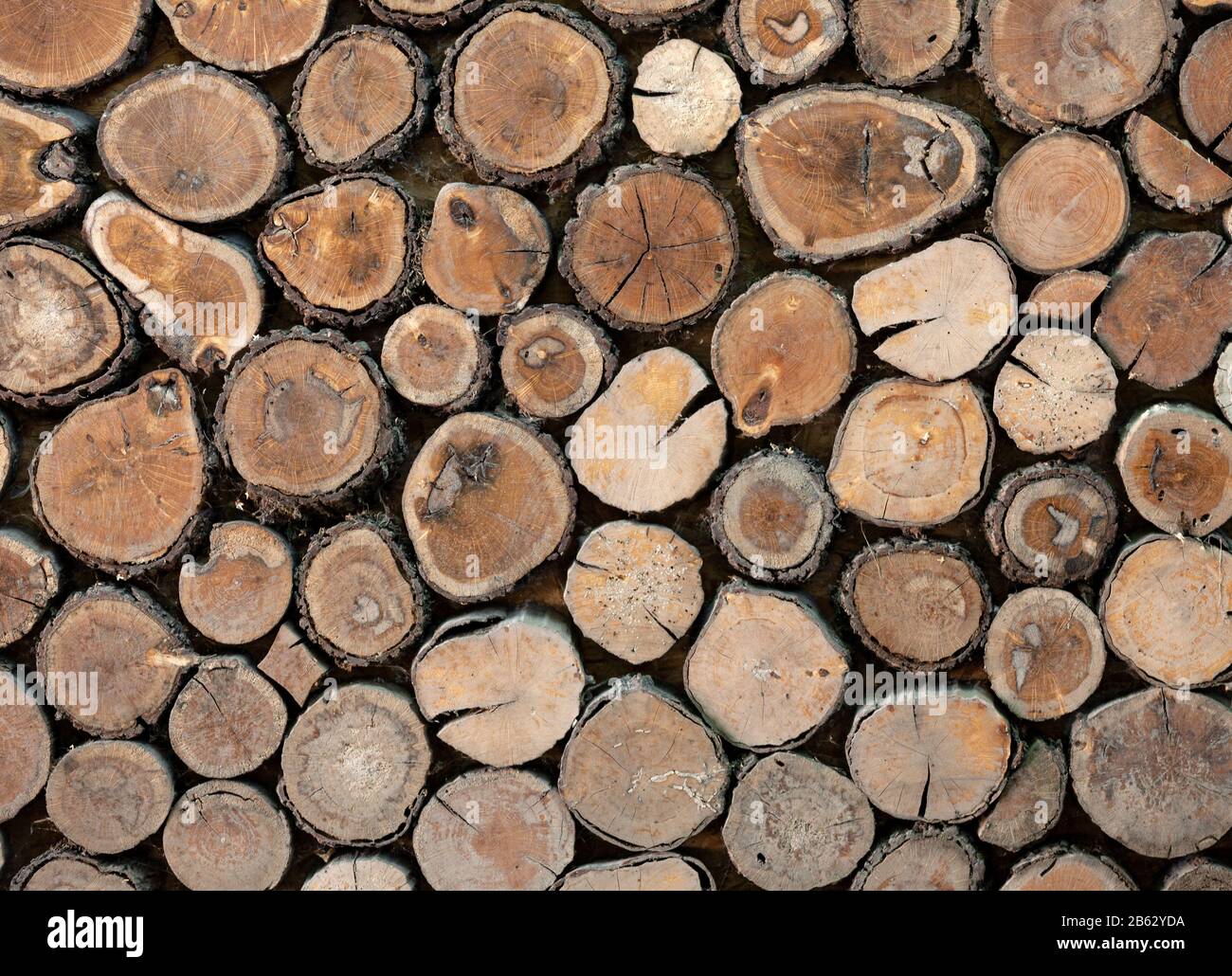 Round logs hi-res stock photography and images - Alamy