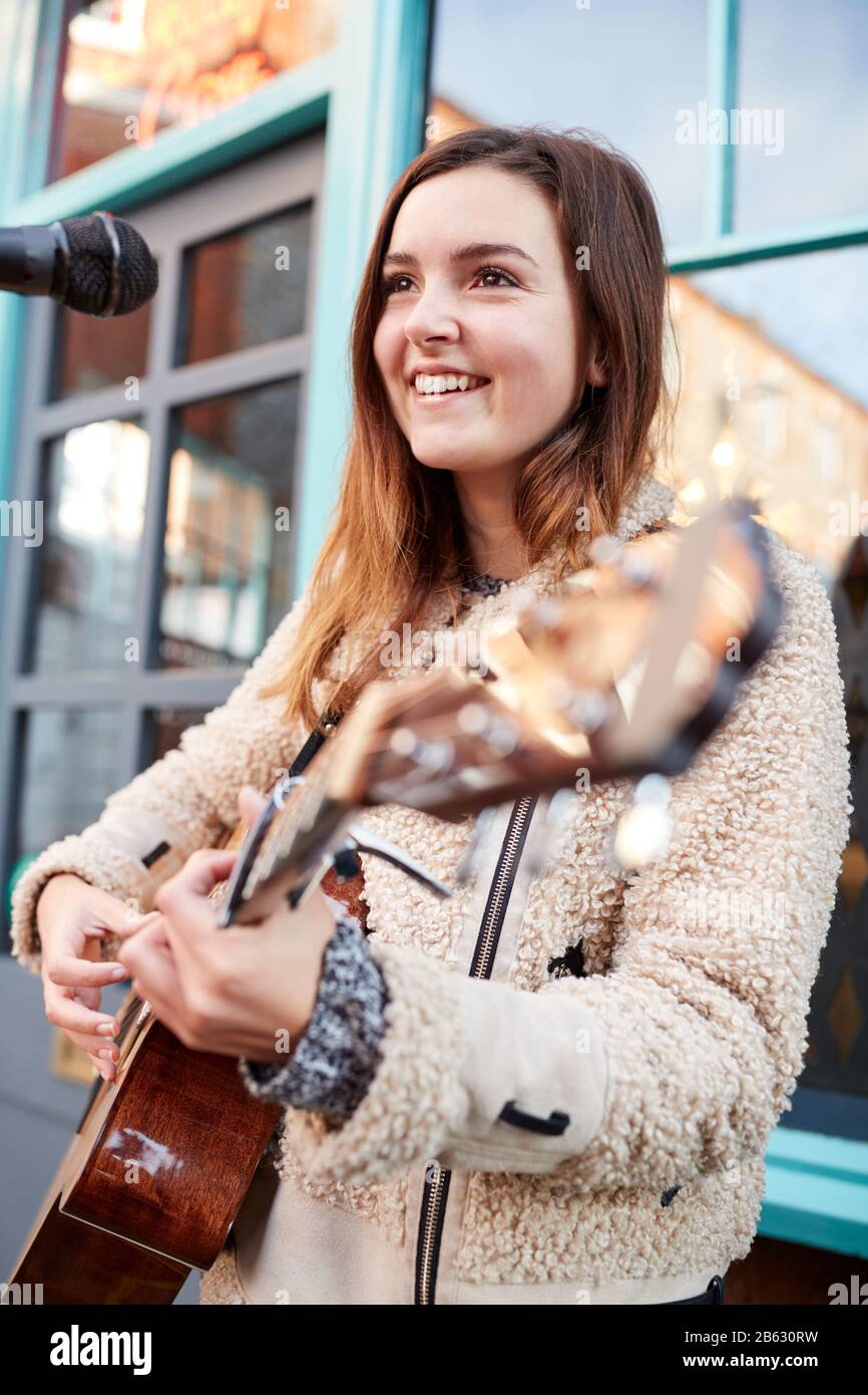 Woman busking 20s hi-res stock photography and images - Alamy