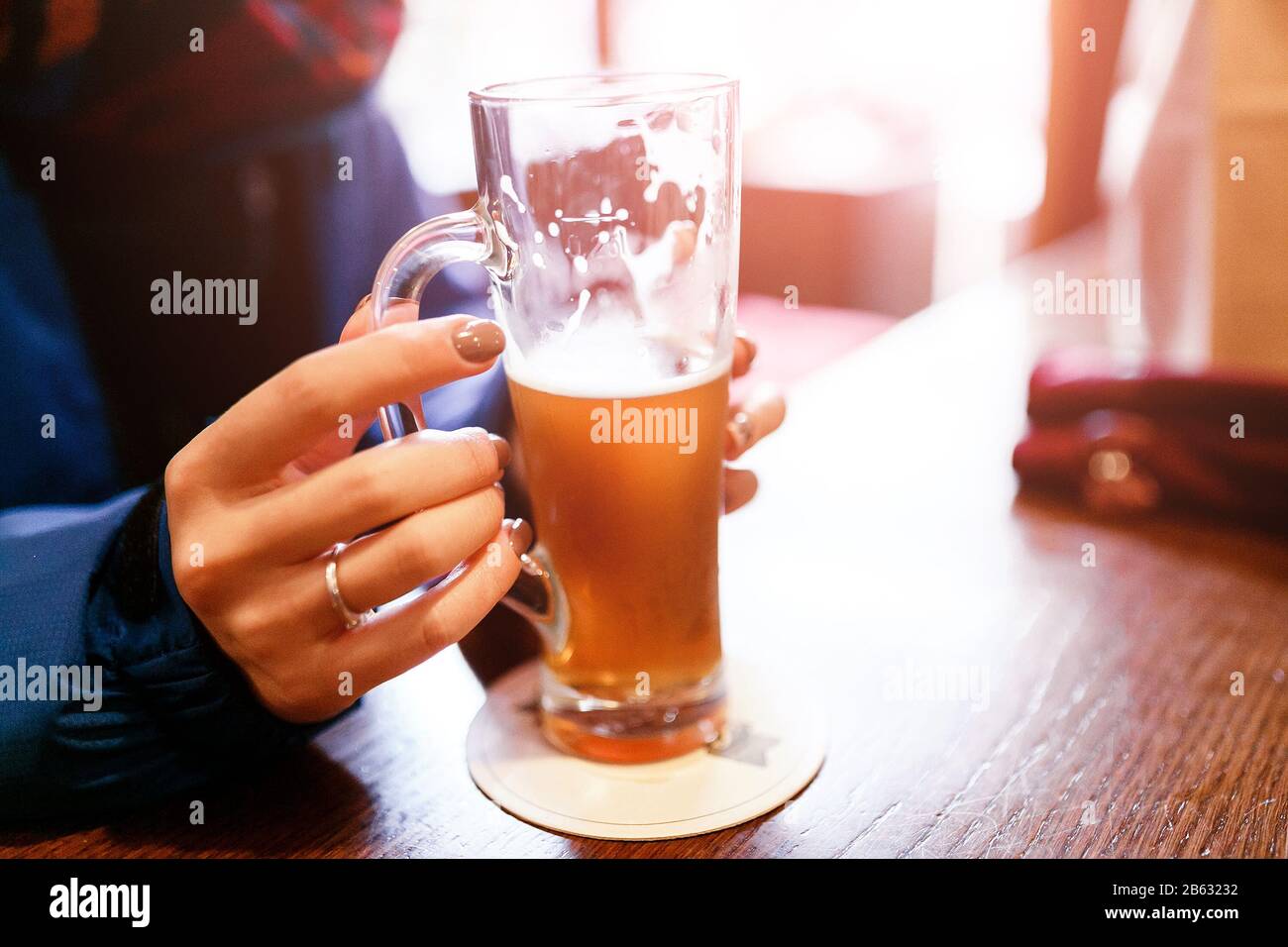 Female arm holding beer hi-res stock photography and images - Alamy