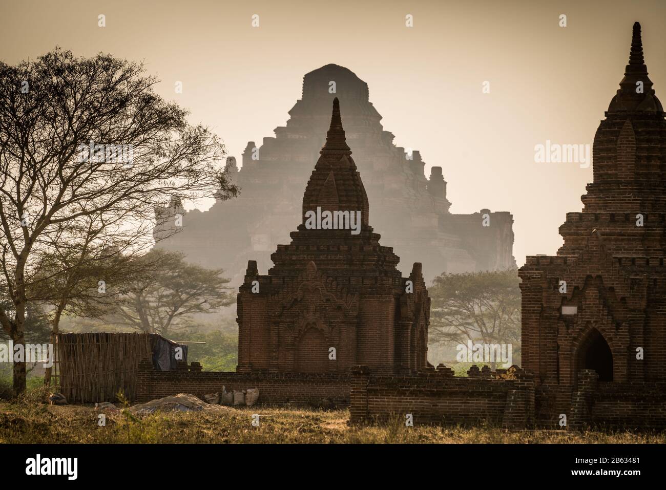 Dhammayan temple hi-res stock photography and images - Alamy