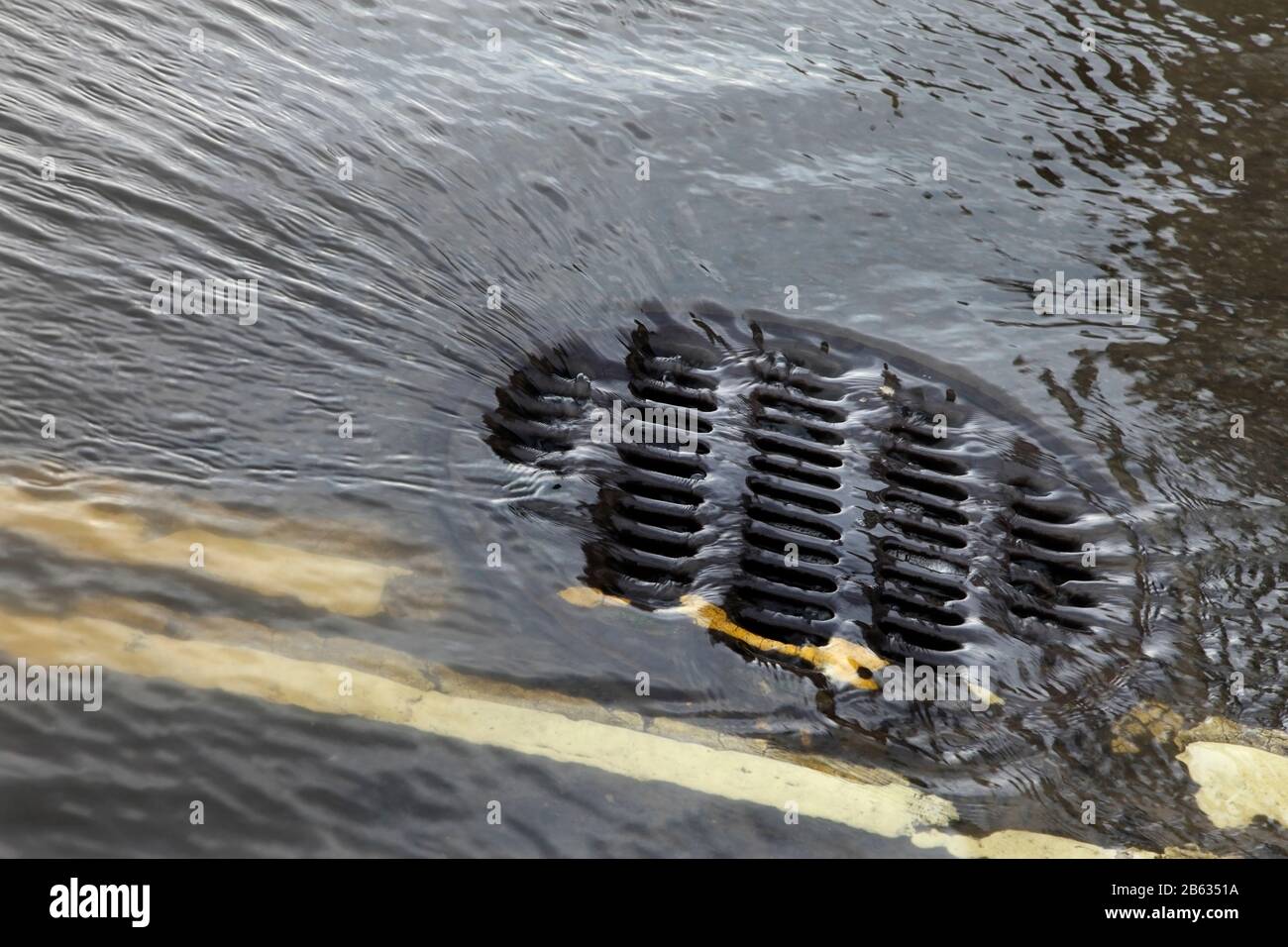 Flooded manhole uk hi-res stock photography and images - Alamy