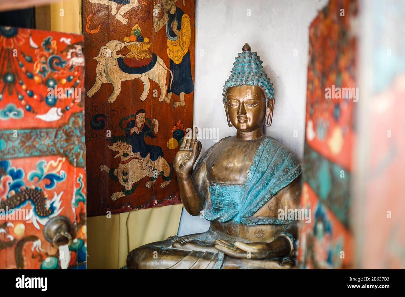 Religious room with a Buddha statue Stock Photo - Alamy