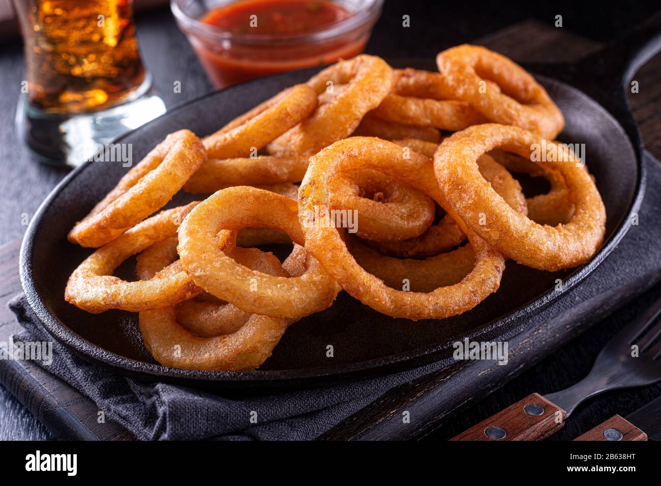 A platter of delicious restaurant style onion rings Stock Photo - Alamy