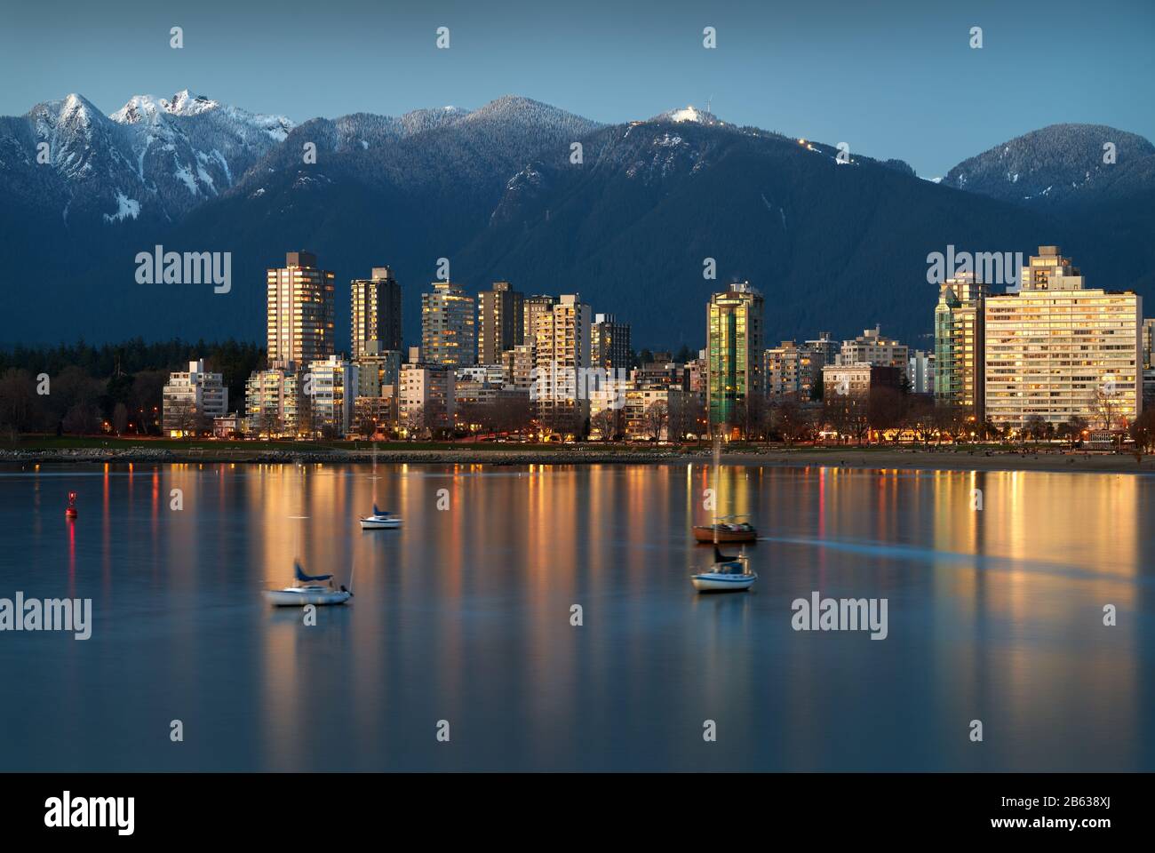 North shore mountains vancouver hi-res stock photography and images - Alamy