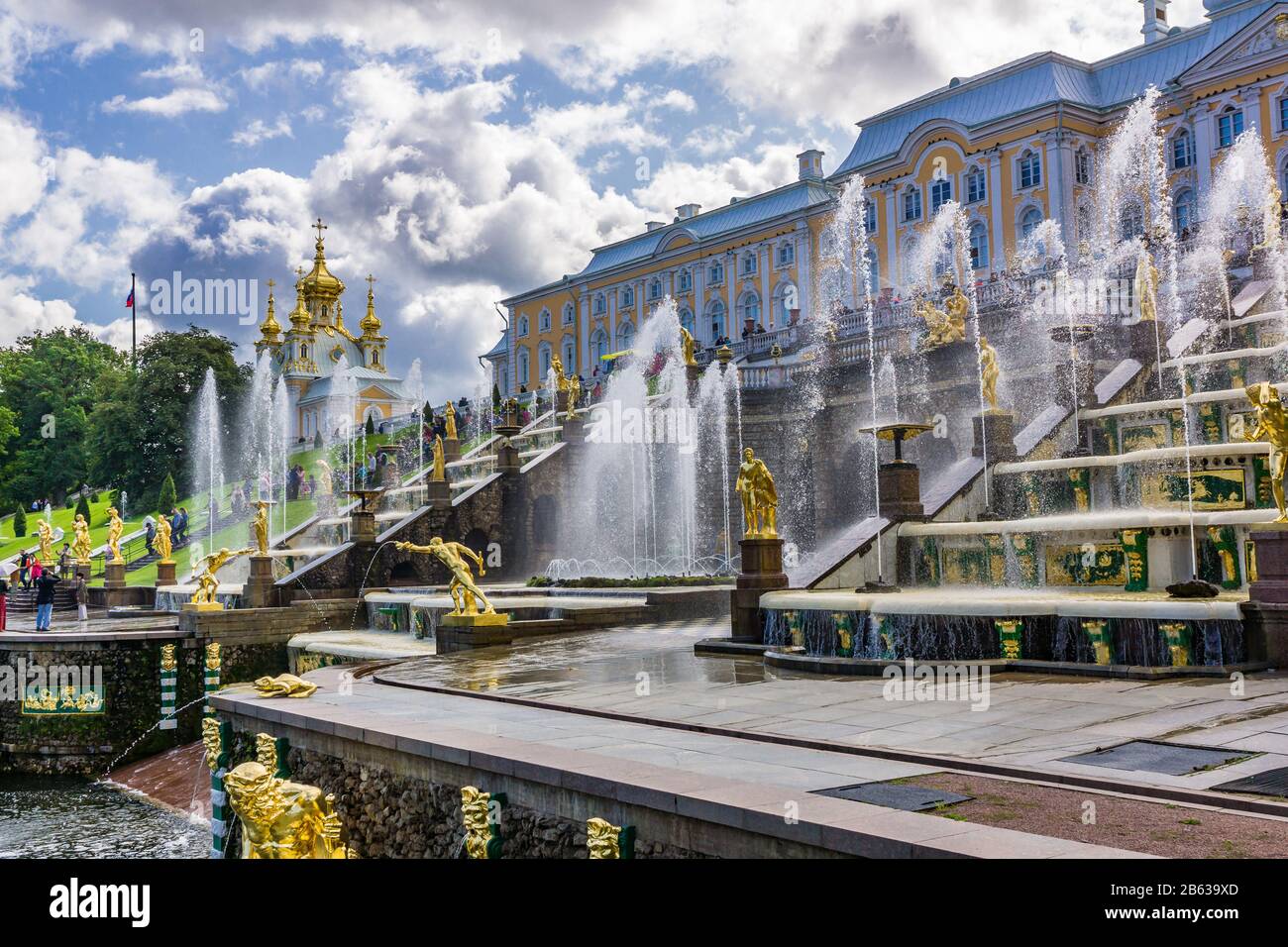 Fountains and gold sculpture Stock Photo - Alamy