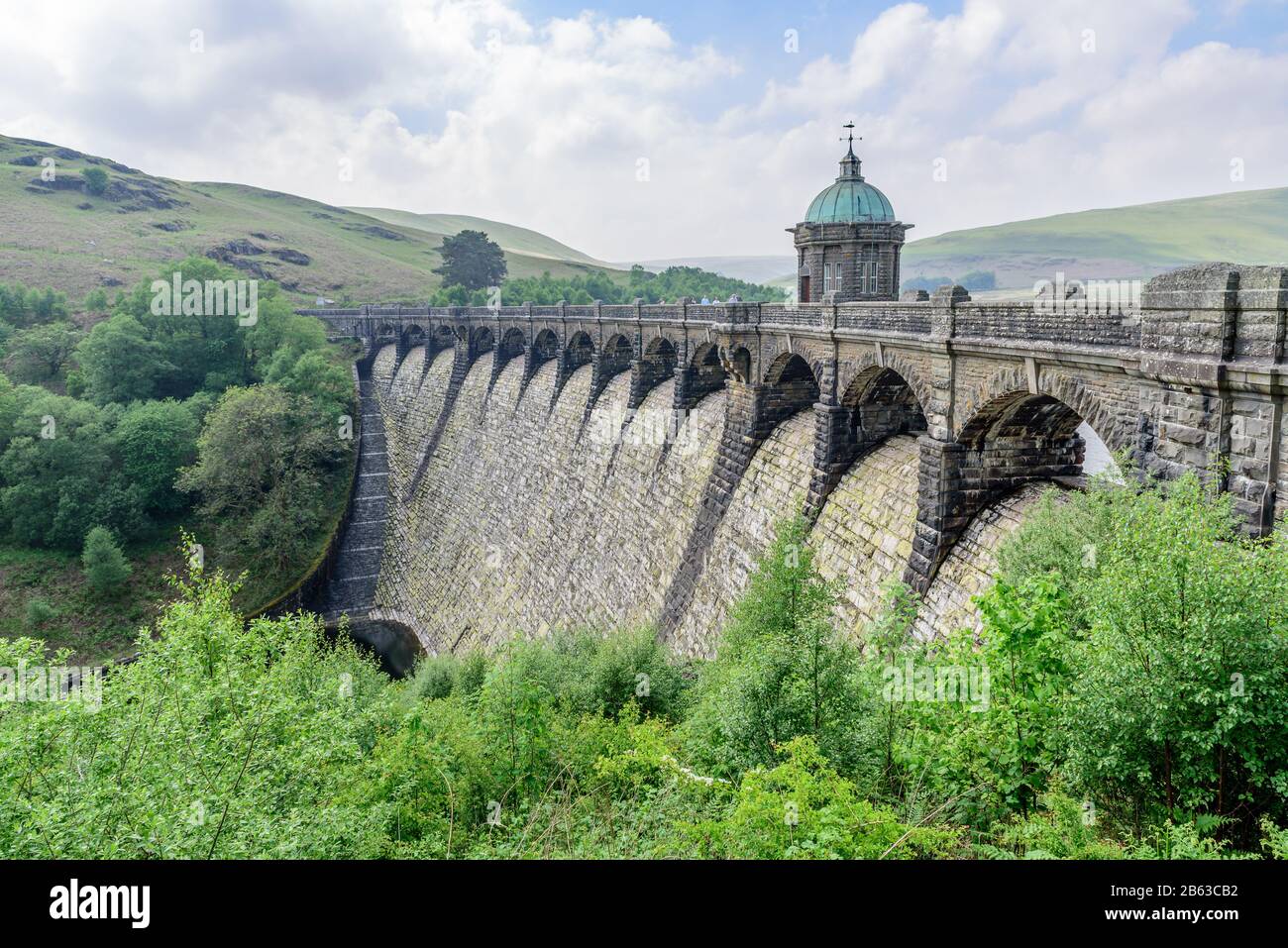 Valley clouds landscape uk mountain hi-res stock photography and images ...