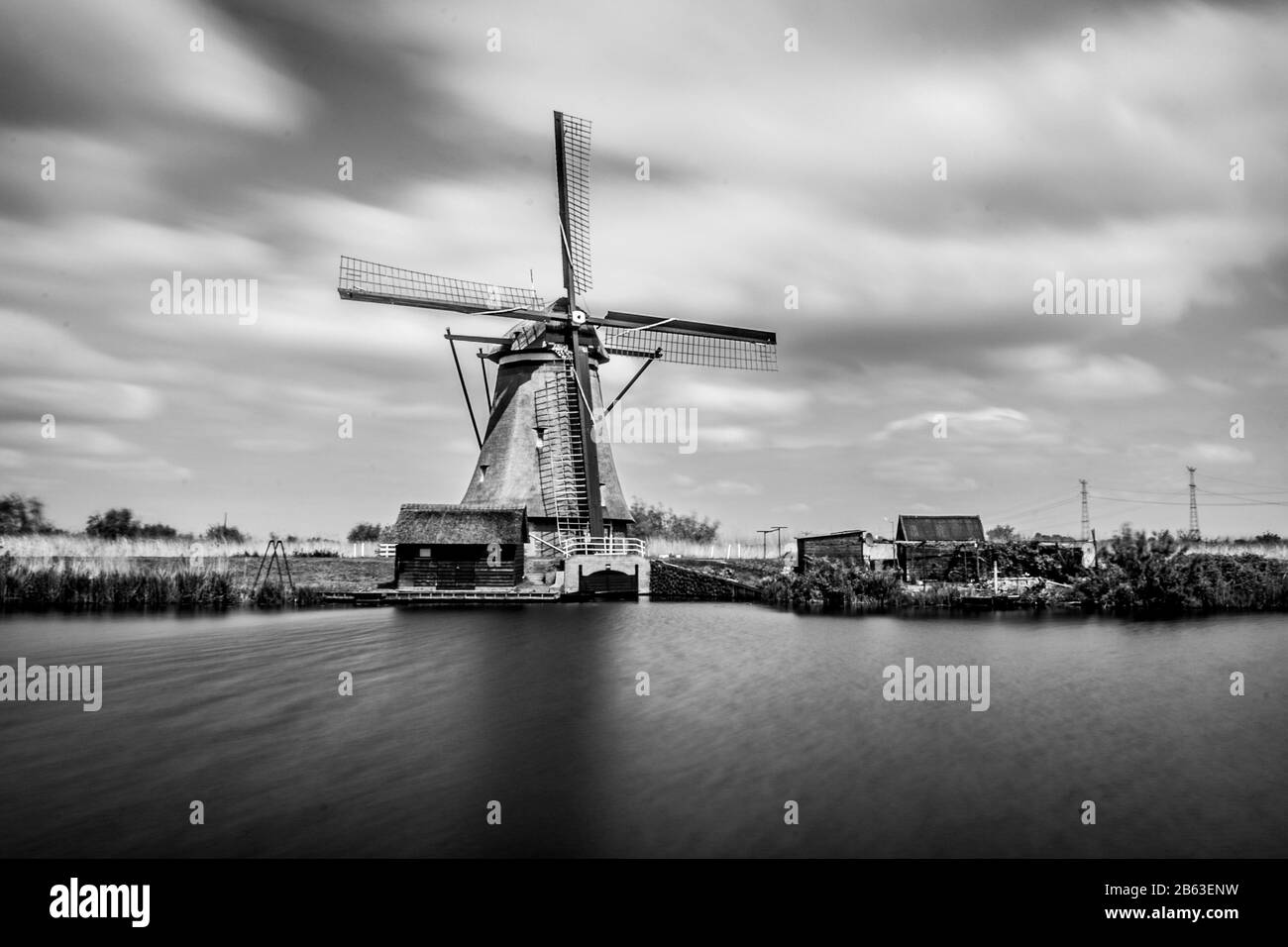 Long exposure black and white imagem of a traditional dutch windmill ...