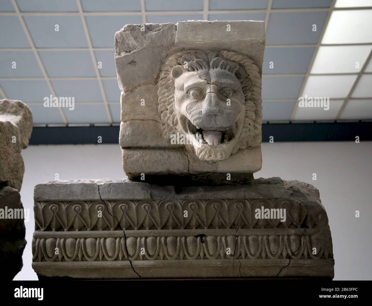 Lion's head, sandstone. Heraion of the Sele (510 BC) Cornice with a ...