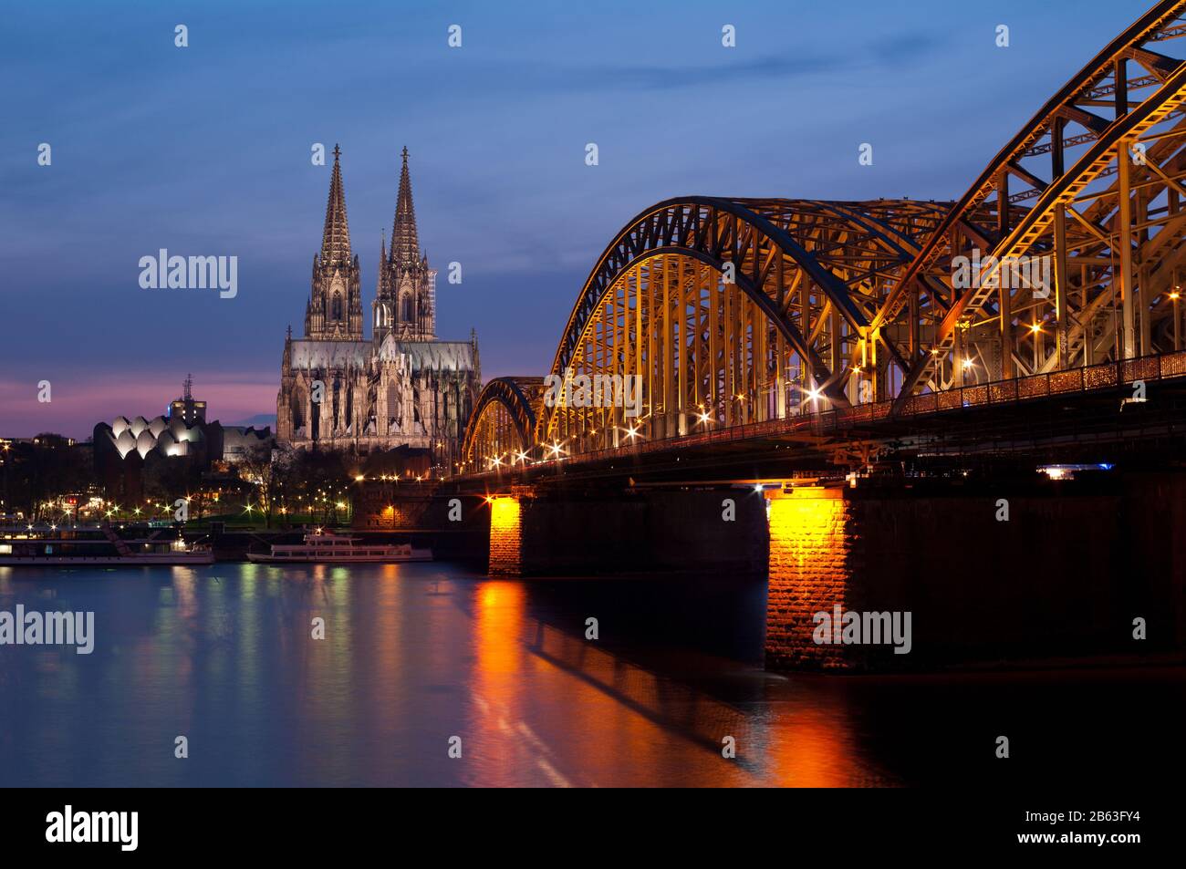 Skyline of Cologne at night Stock Photo - Alamy