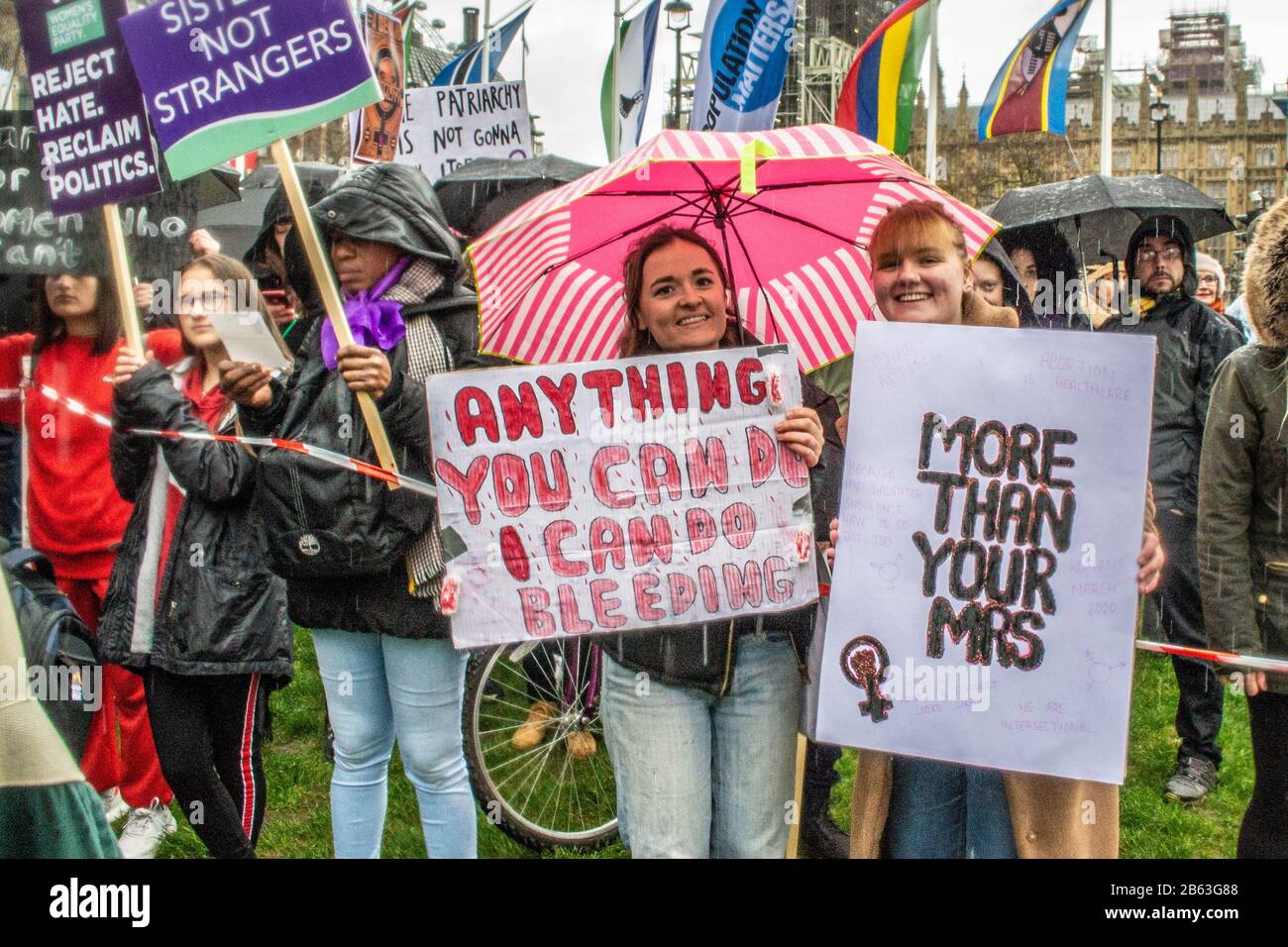 Final destination parliament square hi-res stock photography and images ...