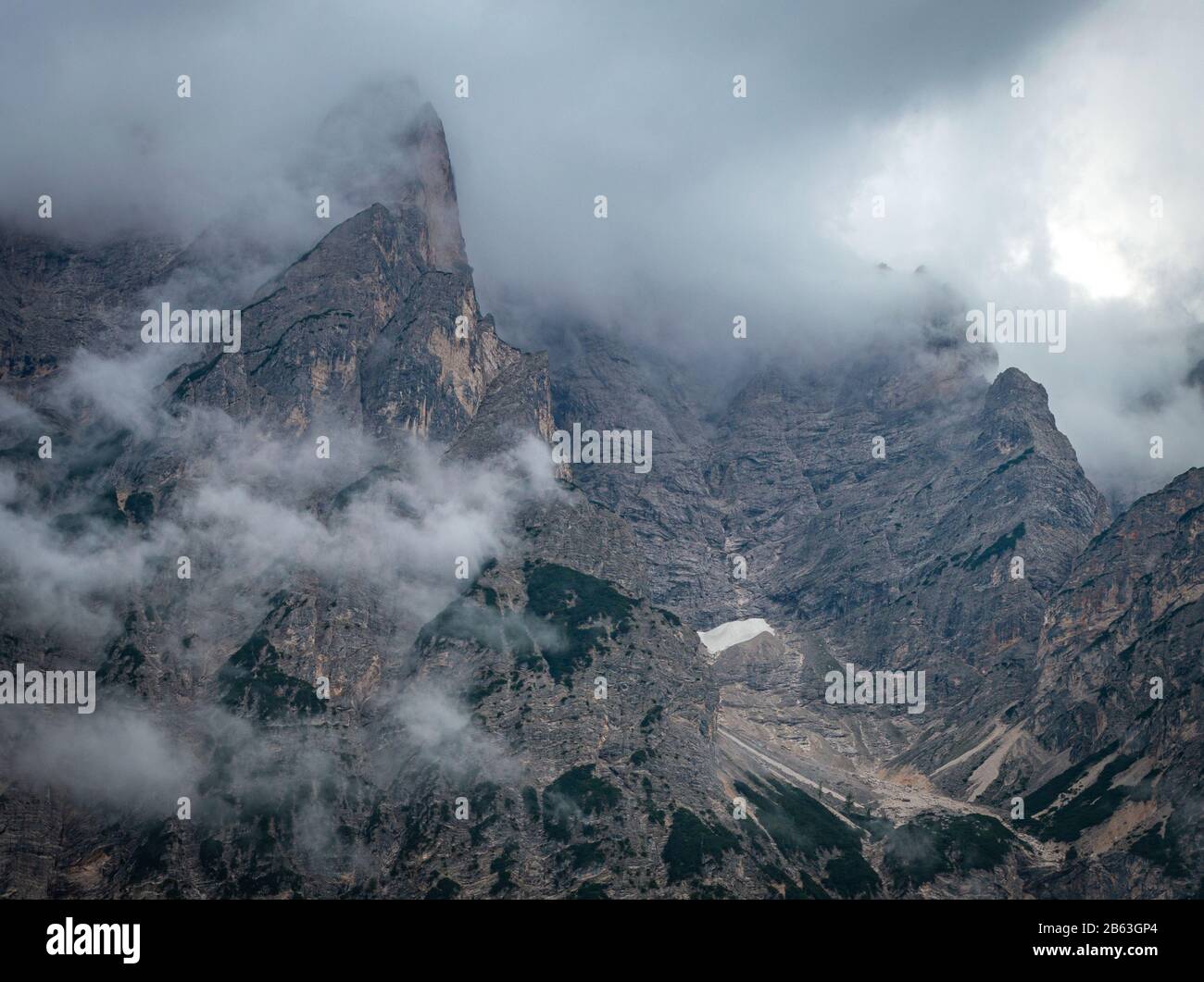 Croda del Becco over Lago di Braies Stock Photo - Alamy