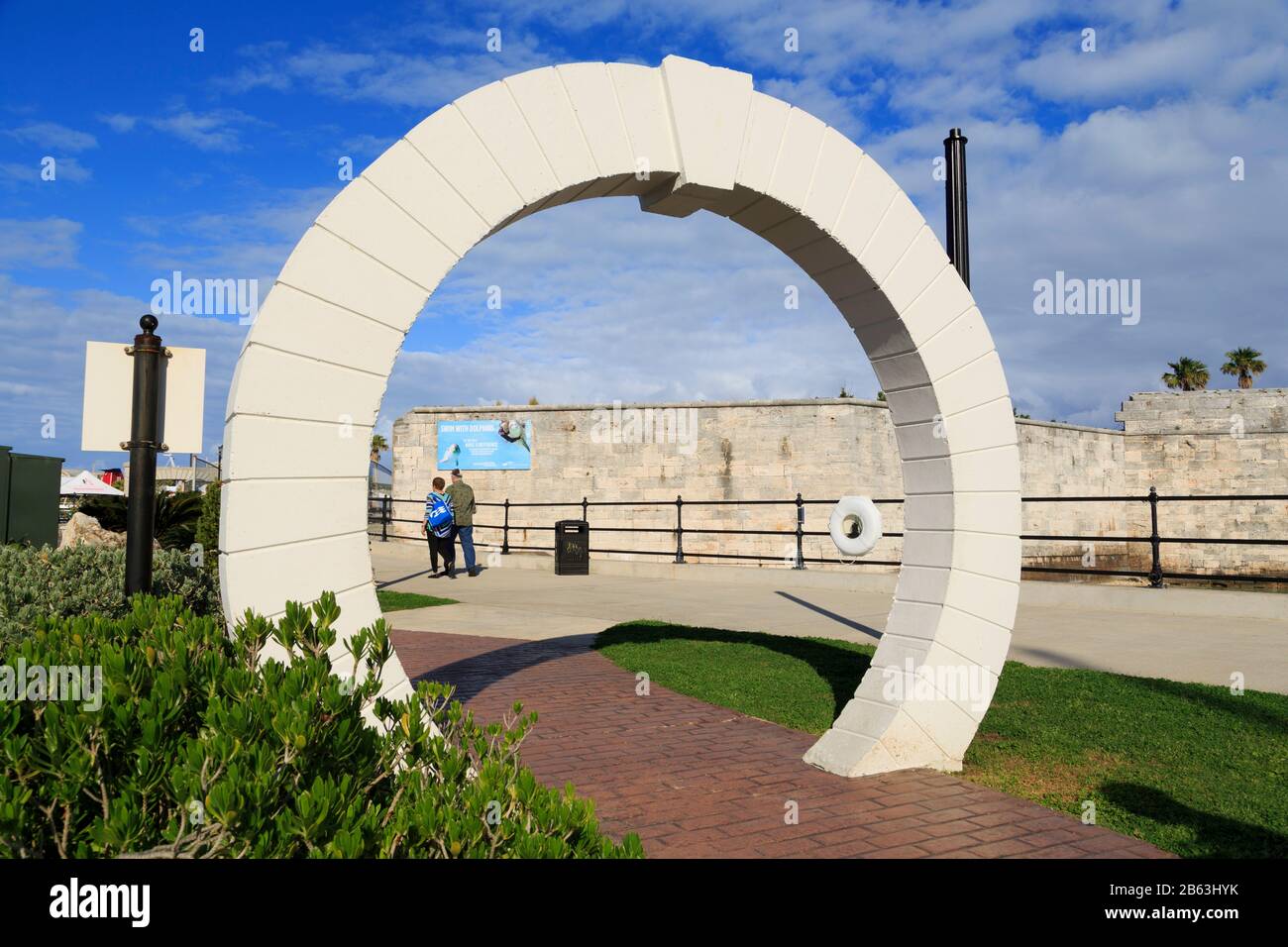 Moongate hi-res stock photography and images - Alamy