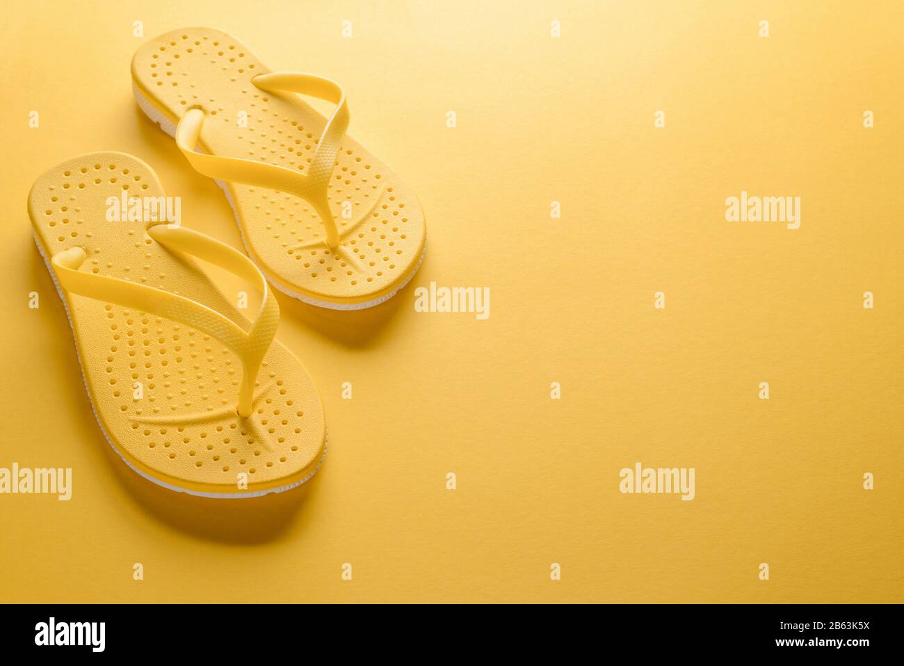 Yellow flip flop hi-res stock photography and images - Alamy