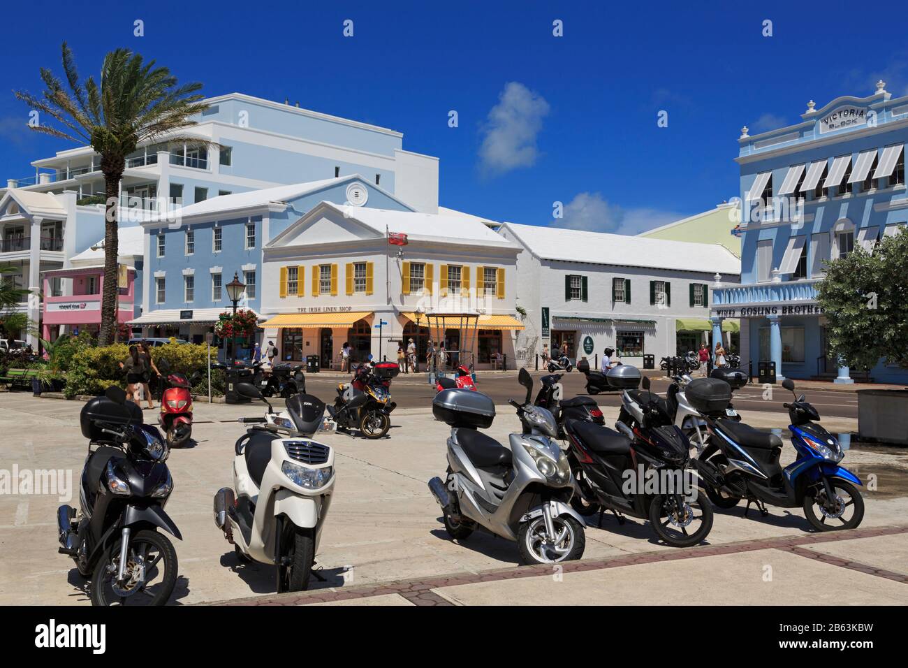 Hamilton bermuda front street shopping hi-res stock photography and ...