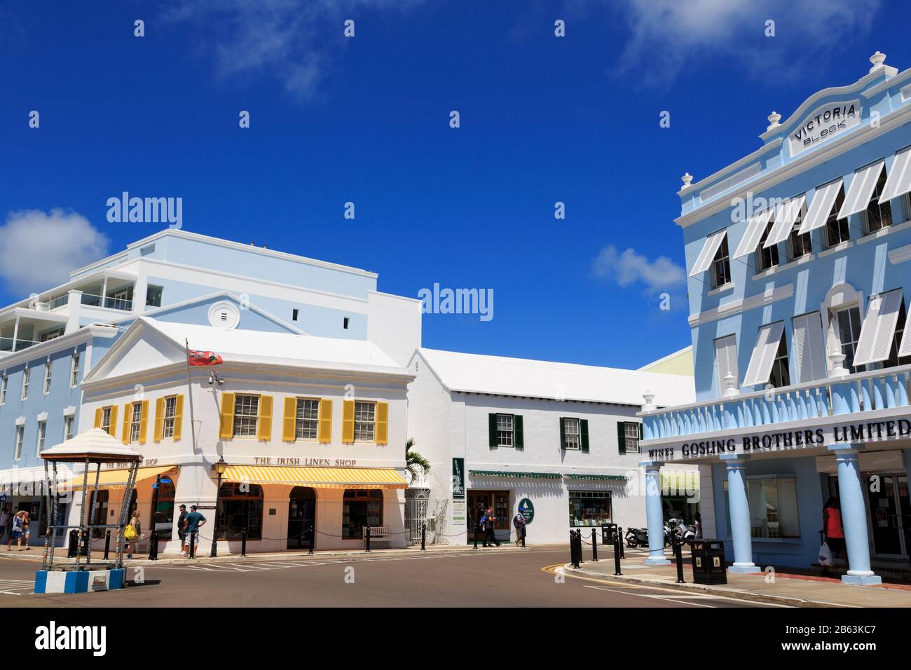 Hamilton bermuda front street shopping hi-res stock photography and ...