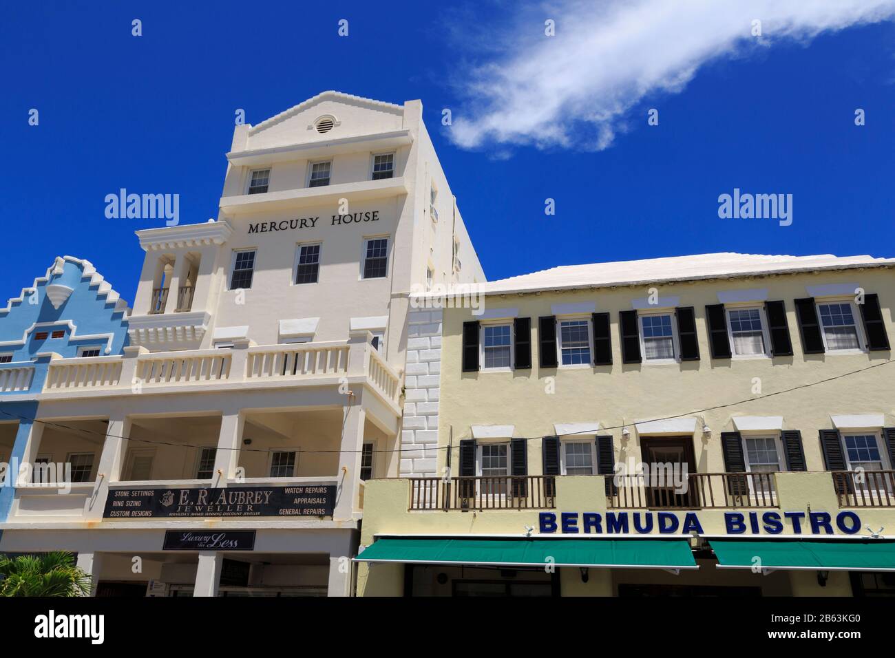 Hamilton bermuda front street shopping hi-res stock photography and ...