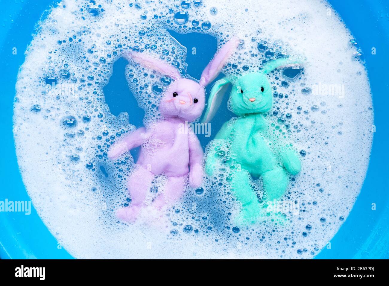 Soak rabbit doll toys in laundry detergent water dissolution before ...