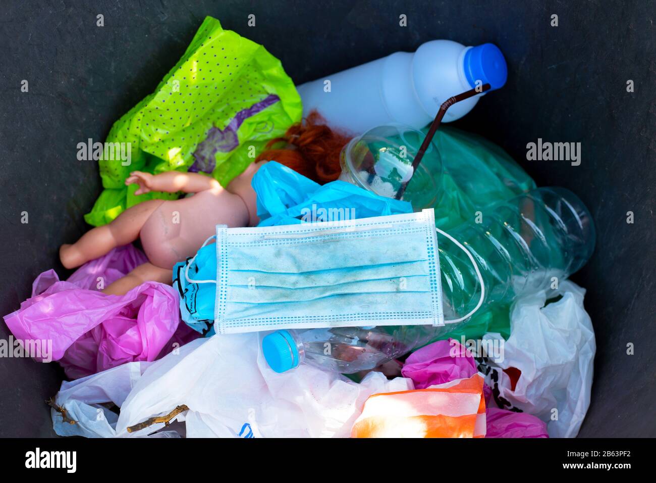 Dirty used surgical mask in a garbage bin Stock Photo - Alamy
