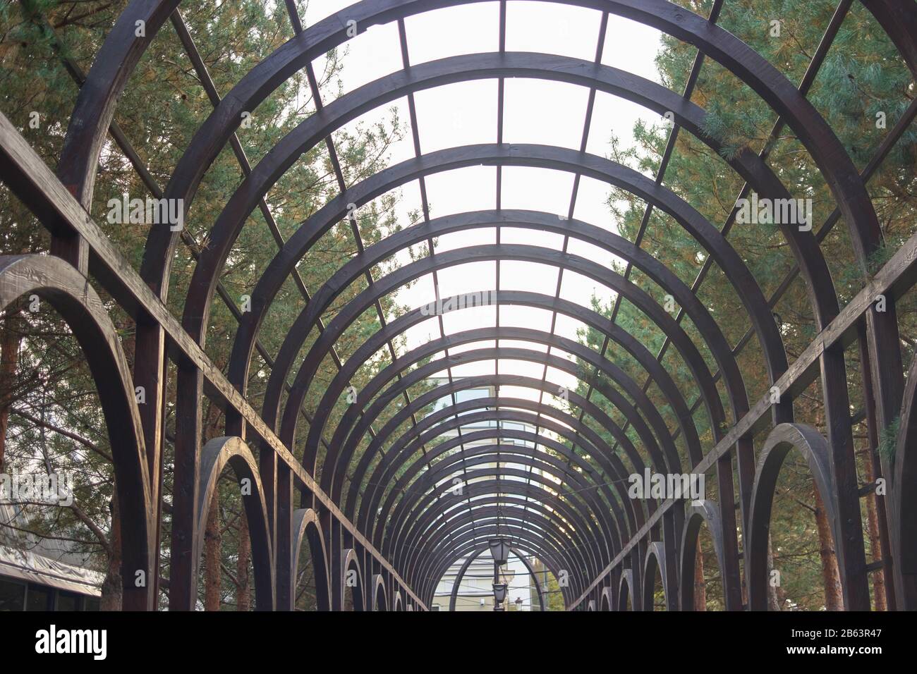 Archway pathway park hi-res stock photography and images - Alamy