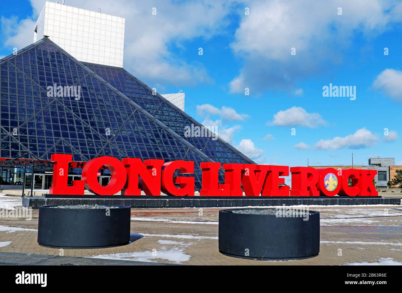 The Rock and Roll Hall of Fame and Museum in Cleveland, Ohio, USA Stock ...