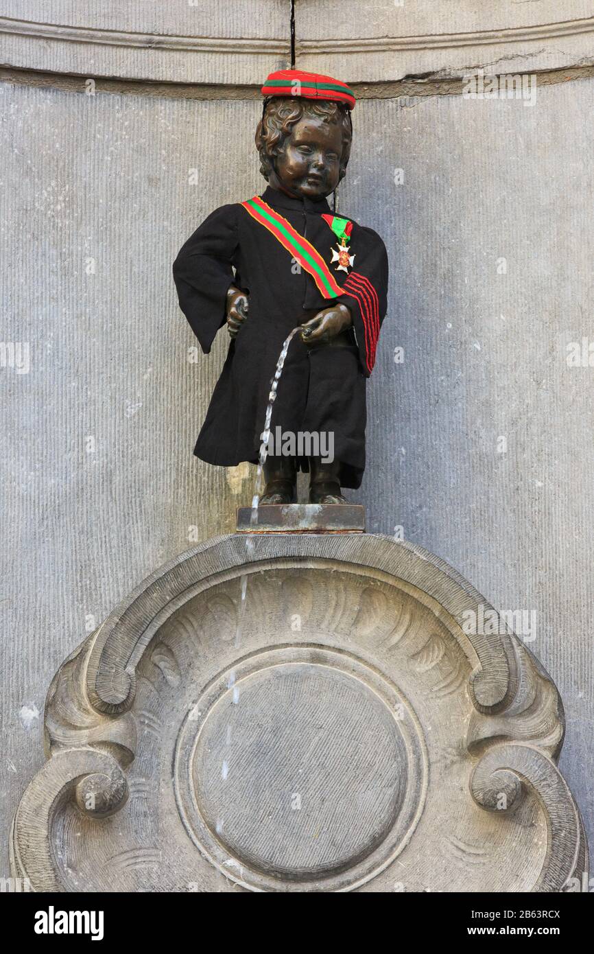 Statue of Manneken Pis in the costume of the Academic Order Of Saint ...