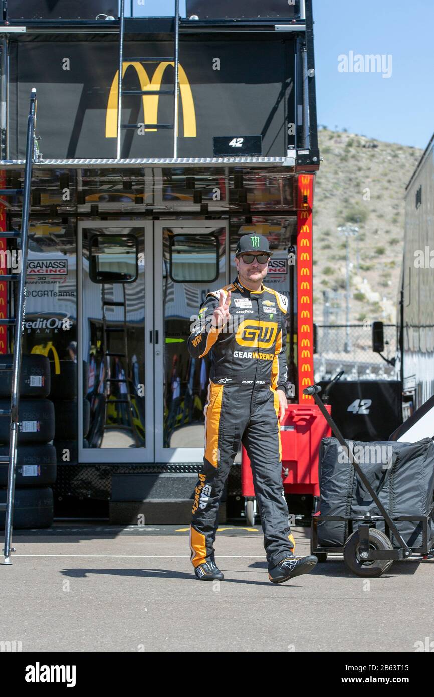 Avondale, Arizona, USA. 6th Mar, 2020. Kurt Busch (1) takes to the ...