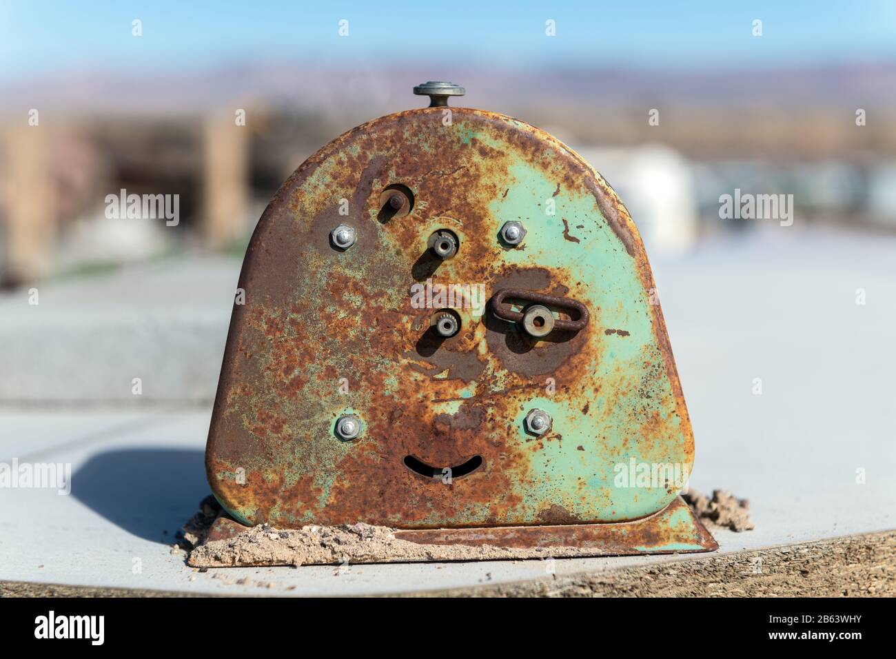 Controls on the back of a broken alarm clock Stock Photo - Alamy