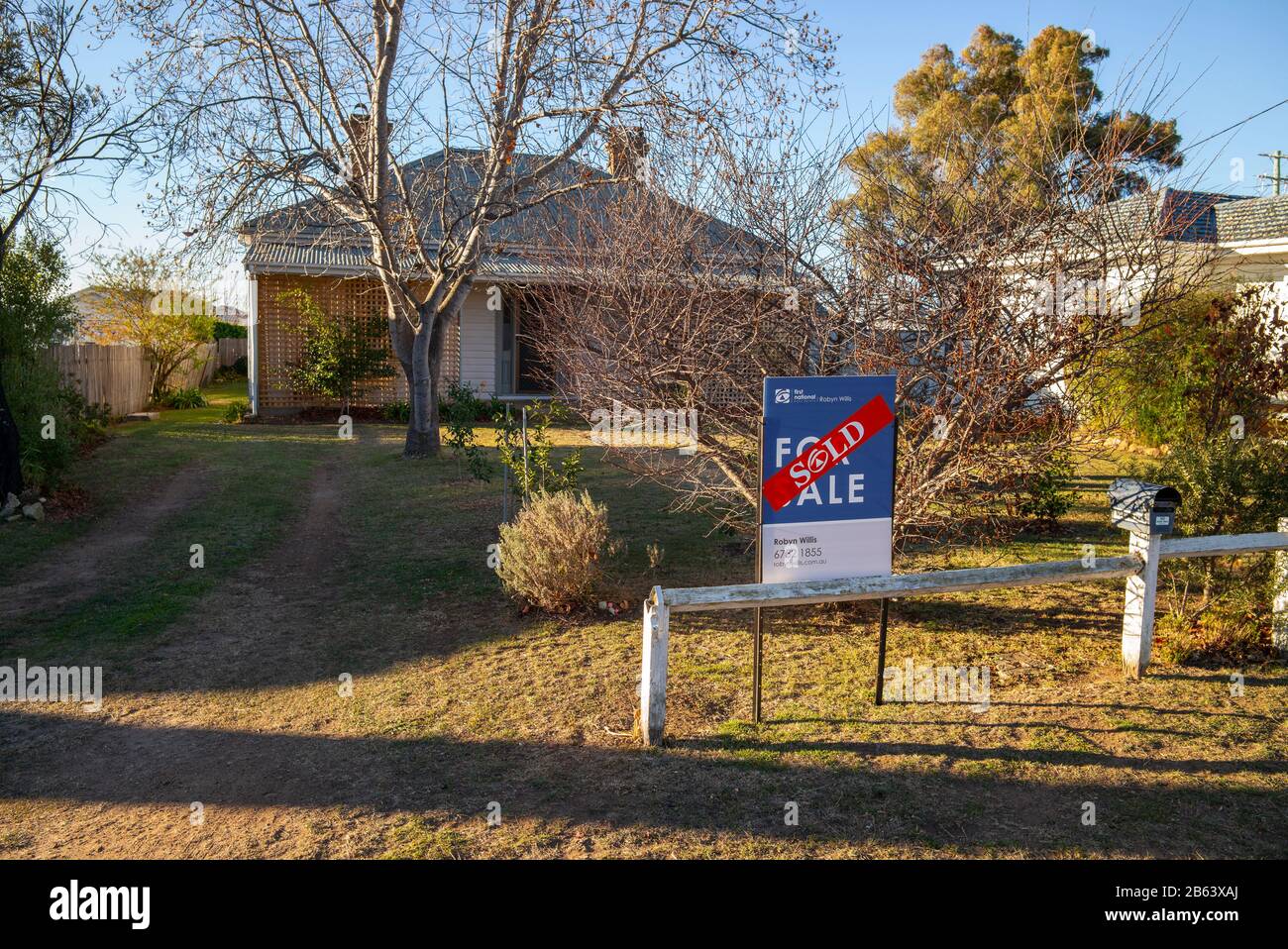 Australian sold sign hi-res stock photography and images - Alamy