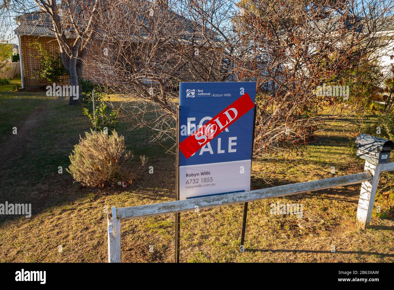 New house sold sign australia hi-res stock photography and images - Alamy