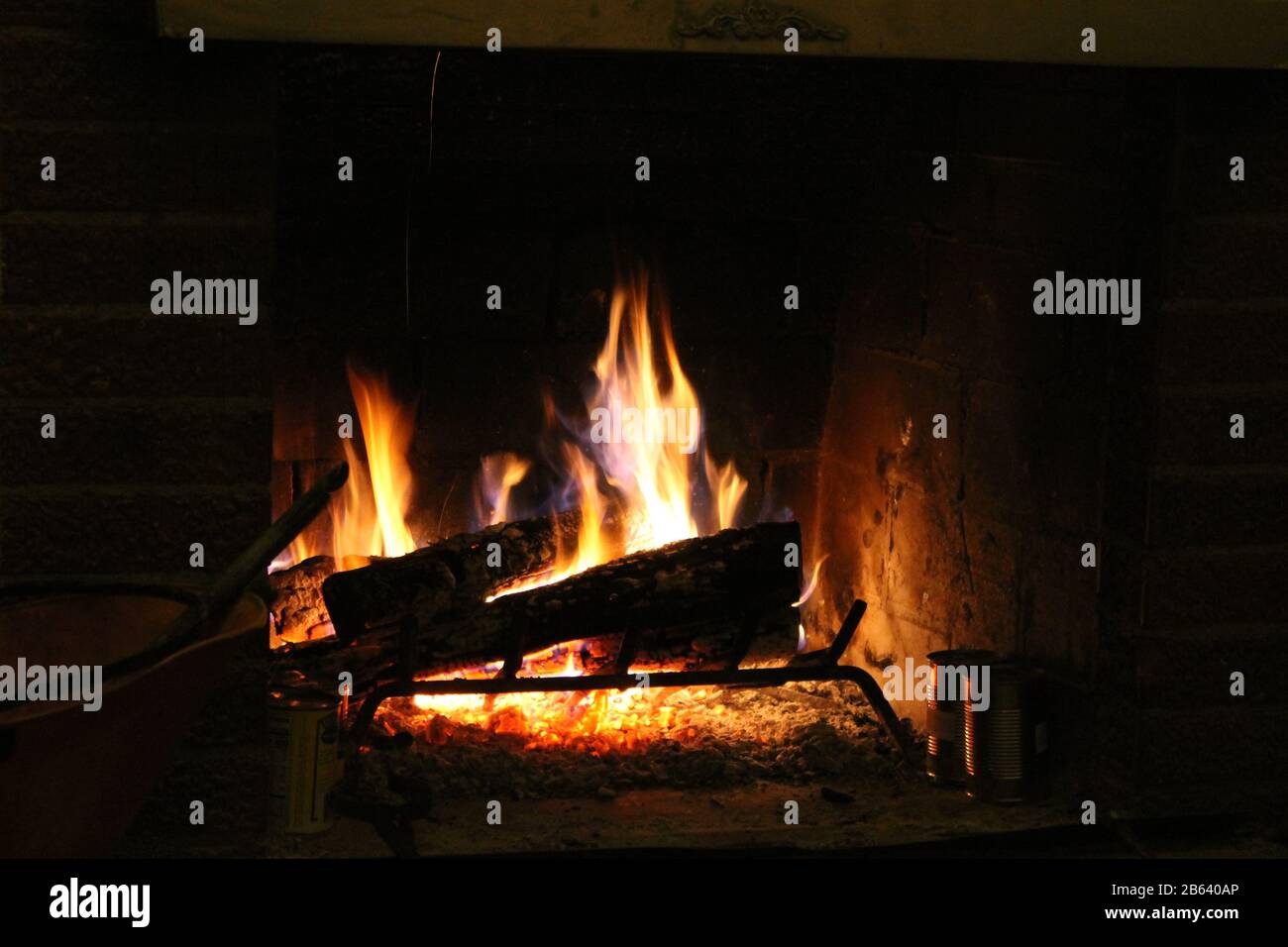 Old fashioned fireplace hi-res stock photography and images - Alamy