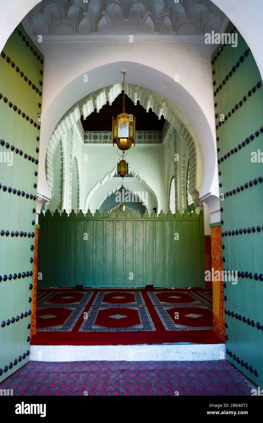 detail of architecture in moroccan mosque Stock Photo - Alamy