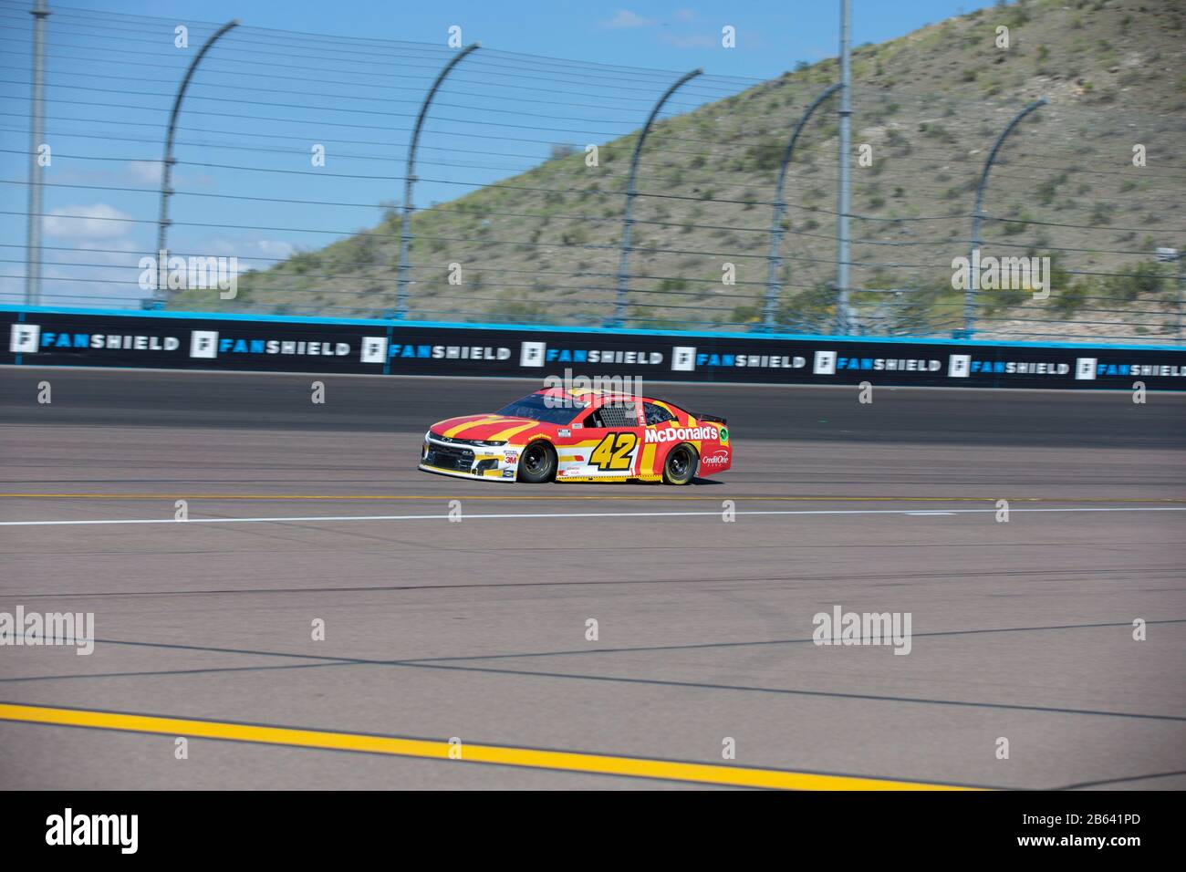 Avondale, Arizona, USA. 8th Mar, 2020. Kyle Larson (42) battles for ...