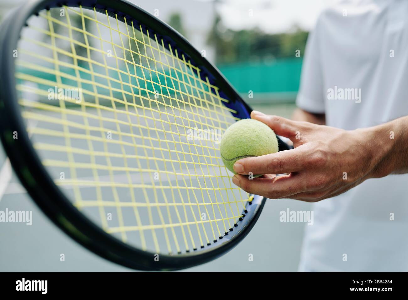 Close-up image of tennis player holding racket and ball and getting ...