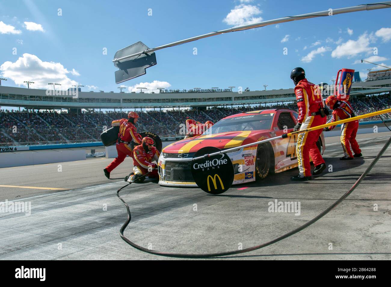 Avondale, Arizona, USA. 9th Mar, 2020. Kyle Larson (42) and pit crew ...