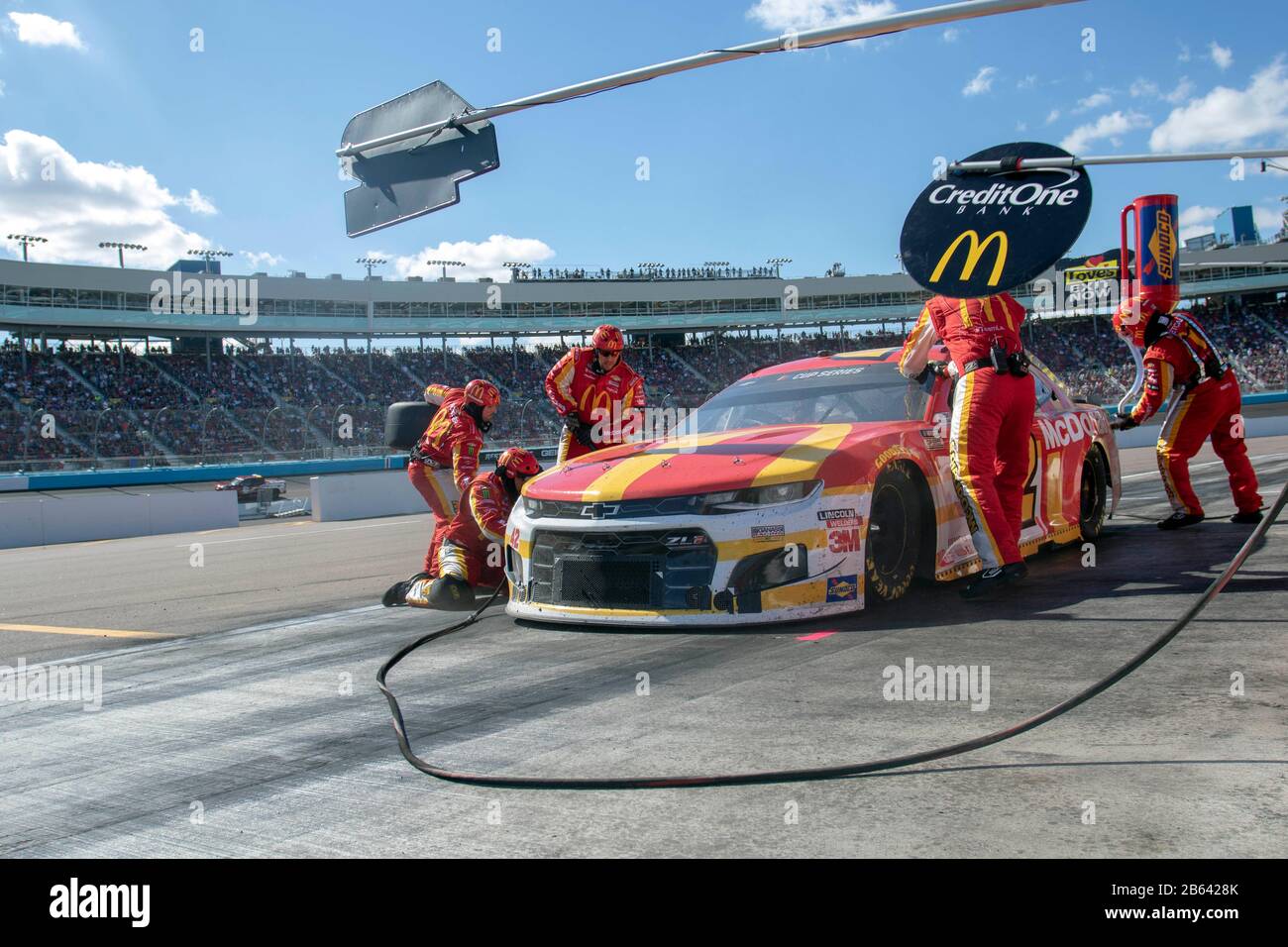Avondale, Arizona, USA. 9th Mar, 2020. Kyle Larson (42) and pit crew ...