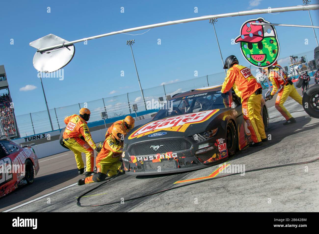 Avondale, Arizona, USA. 9th Mar, 2020. Ross Chastain (6) and crew make ...