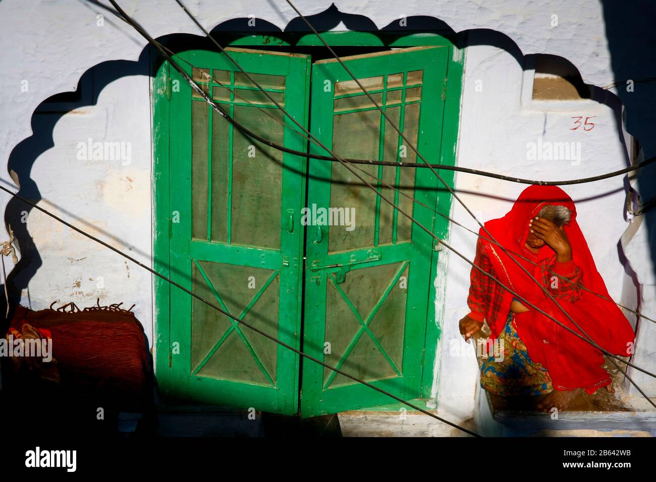 Distressed lady hi-res stock photography and images - Alamy