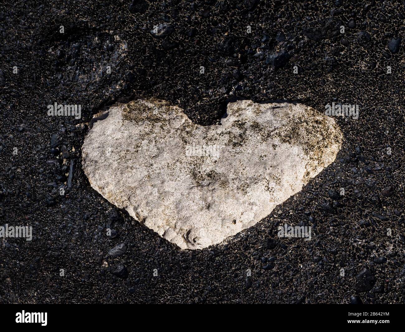 White stone heart hi-res stock photography and images - Alamy
