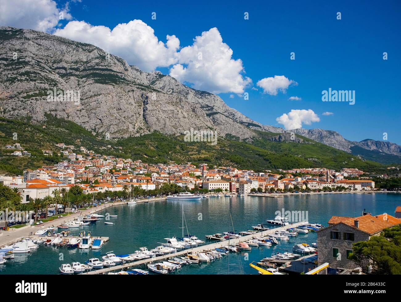 City view of Makarska, Biokovo Mountains, Makarska Riviera, Dalmatia ...
