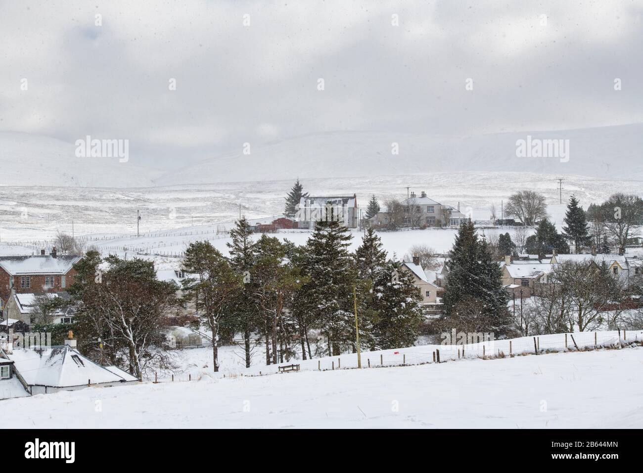 Leadhills village in the early morning snow during Storm Jorge ...