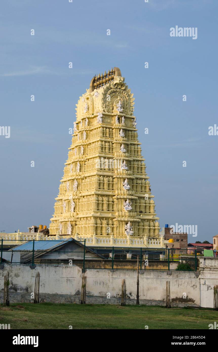 Chamundeshwari temple hi-res stock photography and images - Alamy