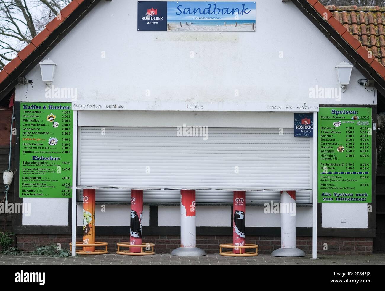 Closed snack bar hi-res stock photography and images - Alamy