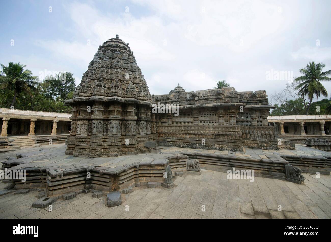1000 years old shiva temple hi-res stock photography and images - Alamy