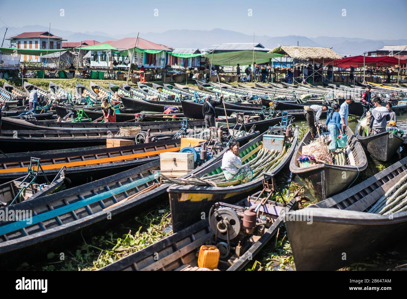 Local people from Inle lake, Myanmar, Asia Stock Photo - Alamy