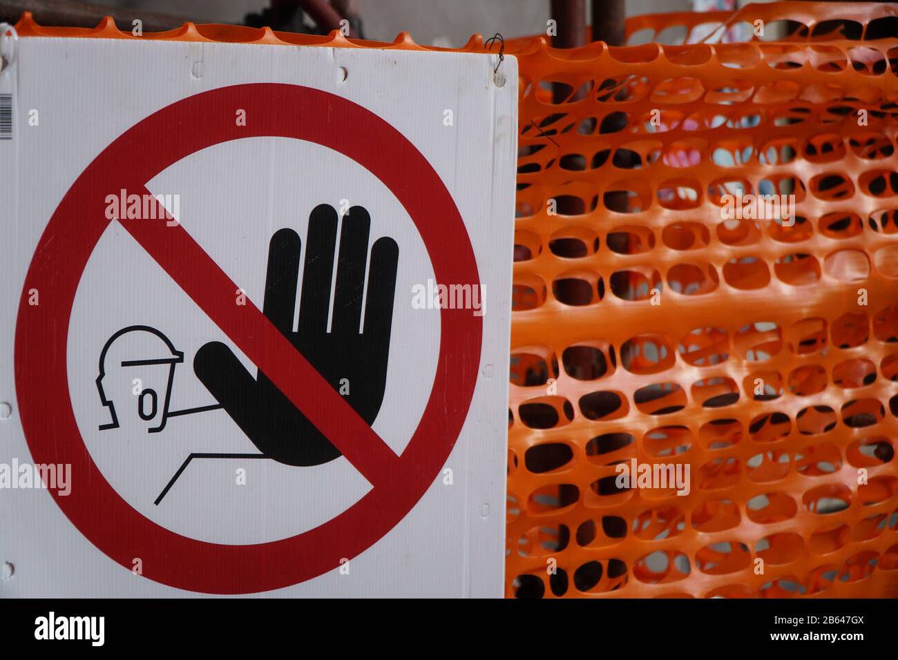 Employee warning sign hi-res stock photography and images - Alamy