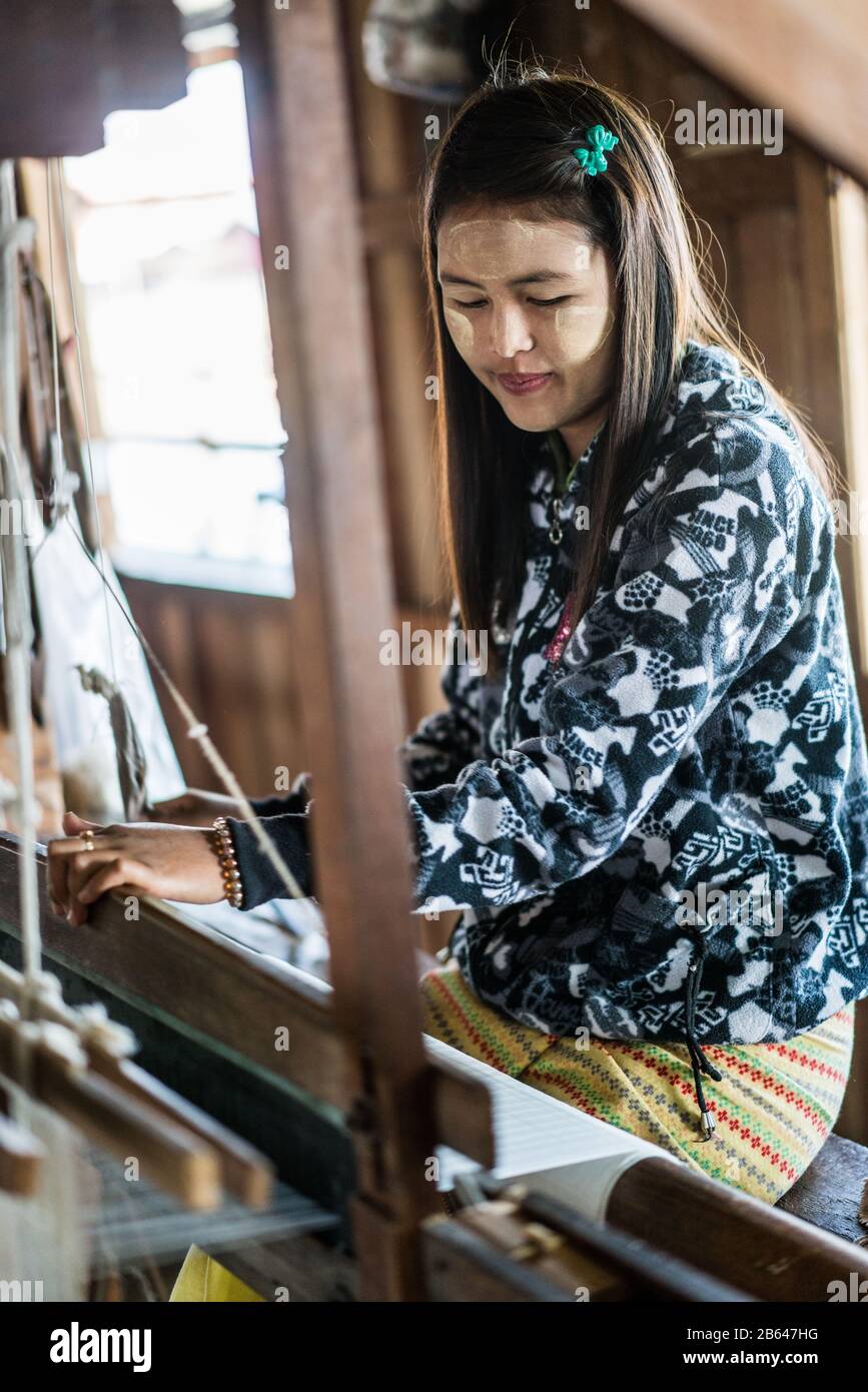 weaving fabrics, Inle lake, Myanmar, Asia Stock Photo - Alamy